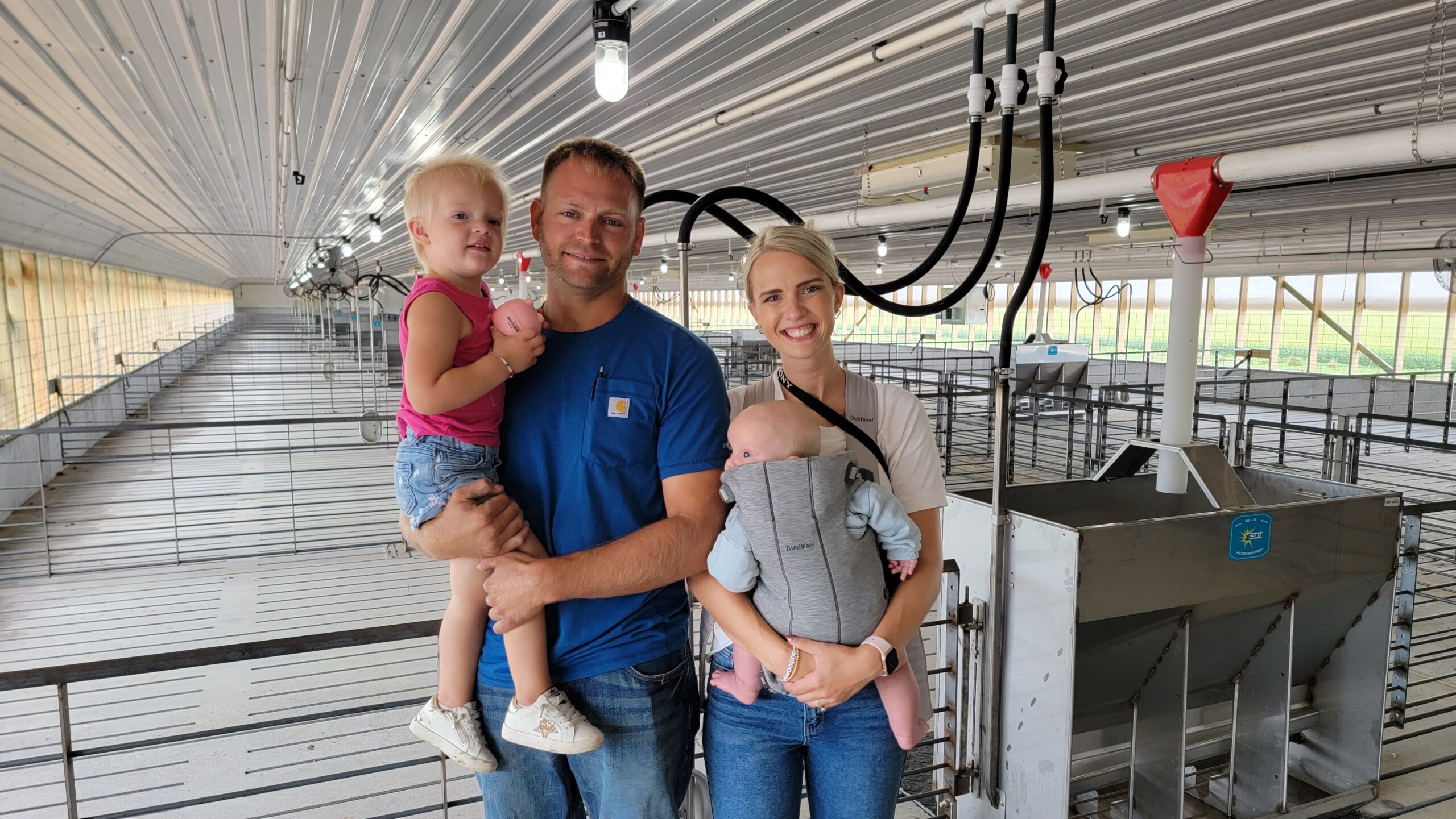 KRVN 880 – KRVN 93.1 – KAMI - New swine finishing barn opens in ...