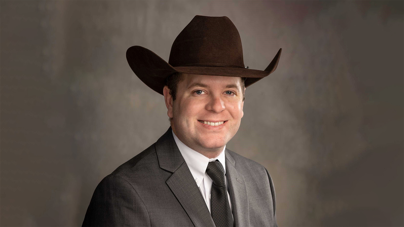 KRVN 880 – KRVN 93.1 – KAMI - Clark set to take reins as new head coach ...