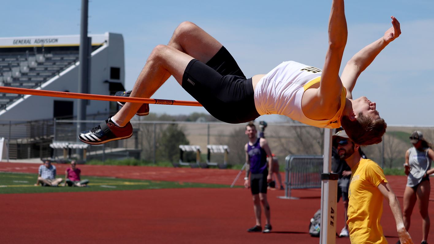 KTIC 840 AM/98.3 FM/98.7 FM - Kneifl sets new High Jump Record at ...