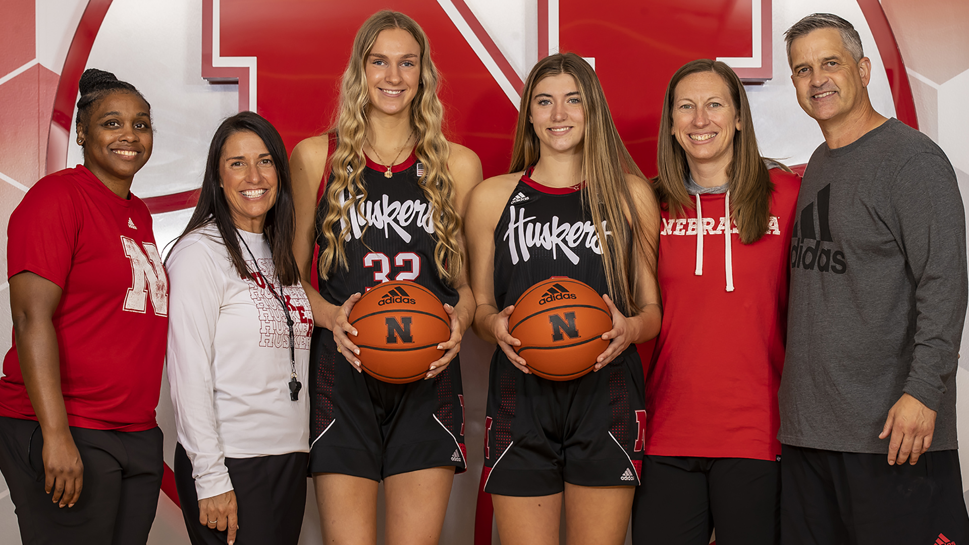 Husker Women ink Nissley and Potts - The Bull