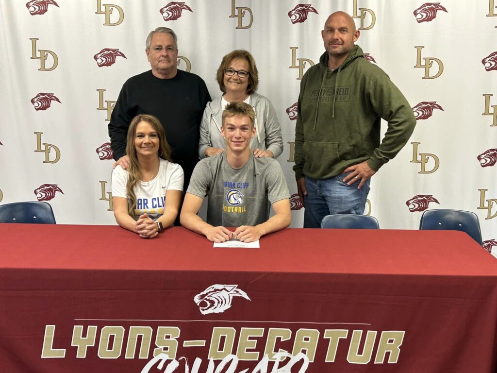 KTIC 840 AM/98.3 FM/98.7 FM - Briar Cliff Football inks LDNE’s Brownell