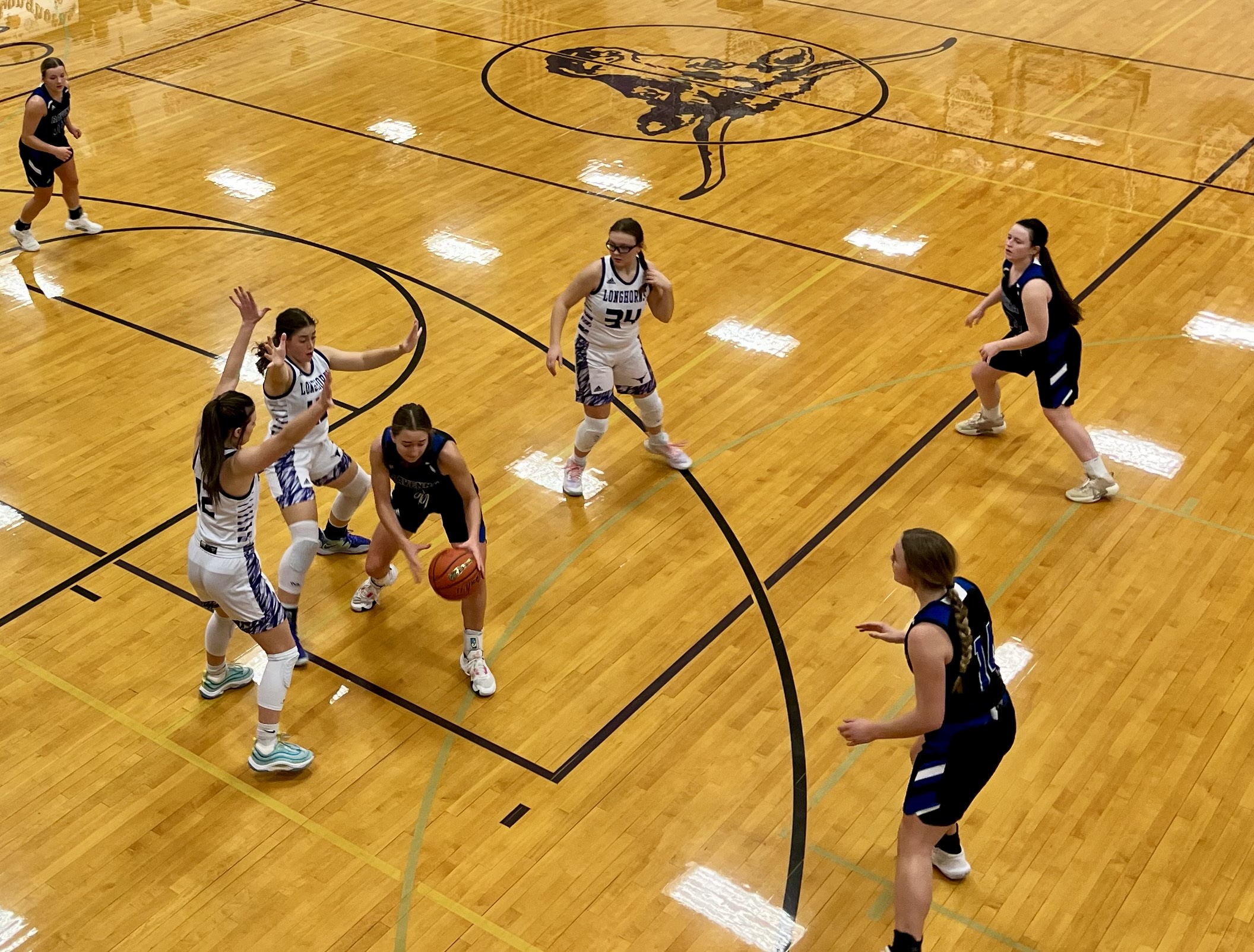 Ravenna and Burwell split basketball games Friday - KBEAR 92.3