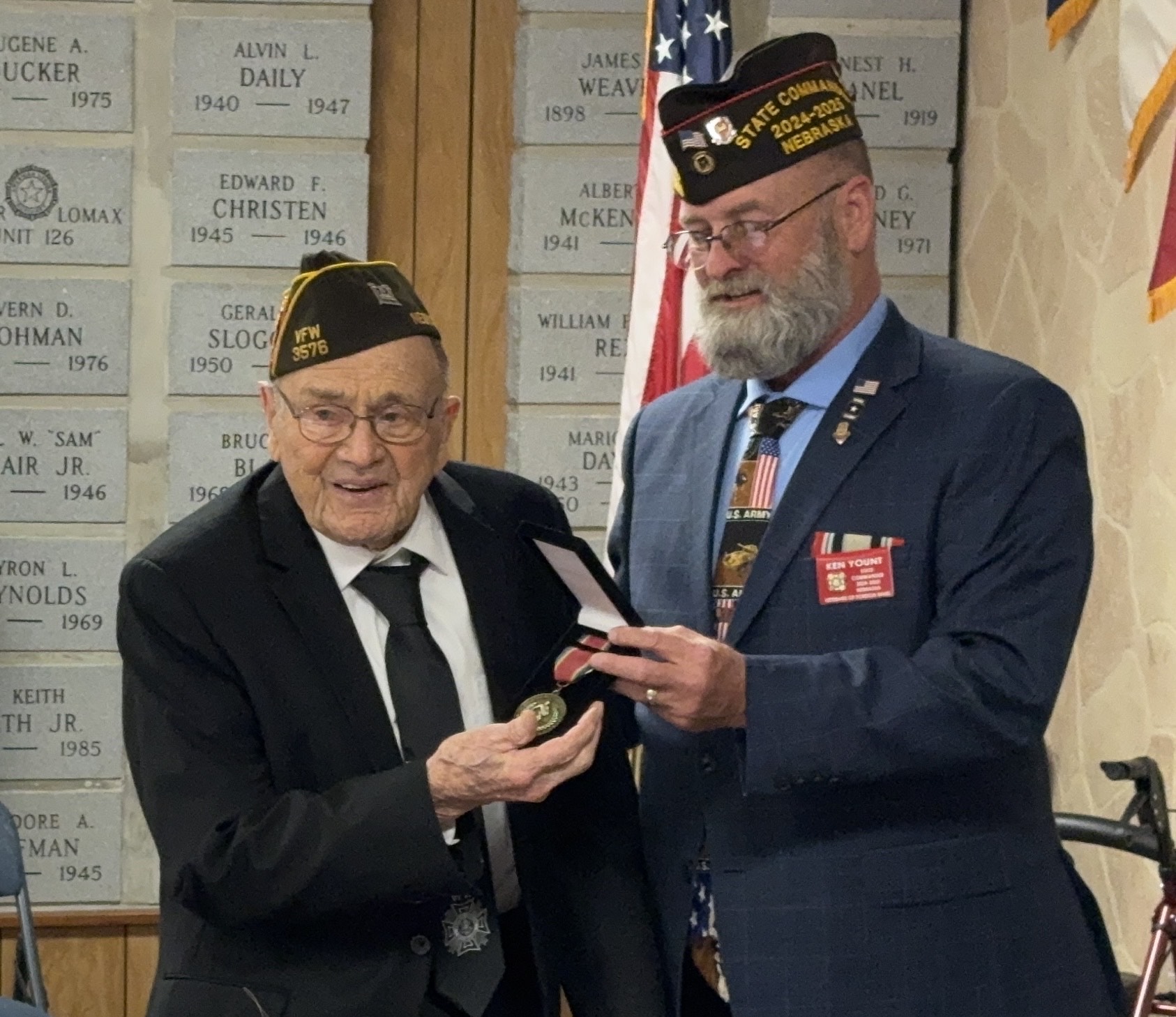 KRVN 880 – KRVN 93.1 – KAMI - Broken Bow WWII veteran Wayne Mills presented with medal Saturday