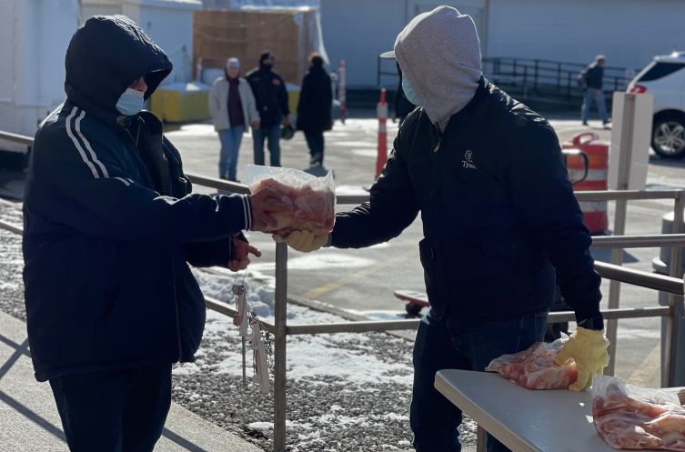 KRVN 880 – KRVN 93.1 – KAMI - Lexington Tyson Workers Gifted Tyson Chicken