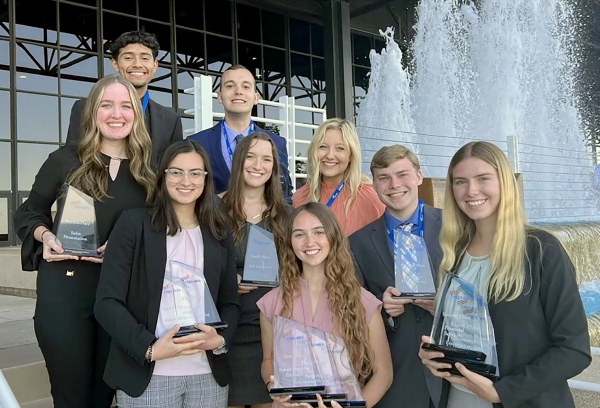 KRVN 880 – KRVN 93.1 – KAMI - UNK students win 14 awards at national ...