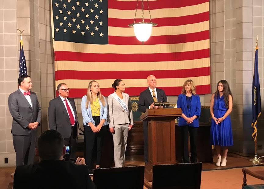 KRVN 880 – KRVN 93.1 – KAMI - Gov. Ricketts Honors 2022 Recipients of ...