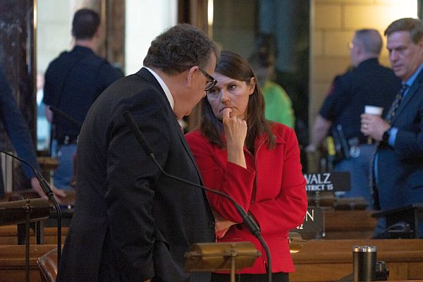 KRVN 880 – KRVN 93.1 – KAMI - A guide to Tuesday’s debate on amendment ...