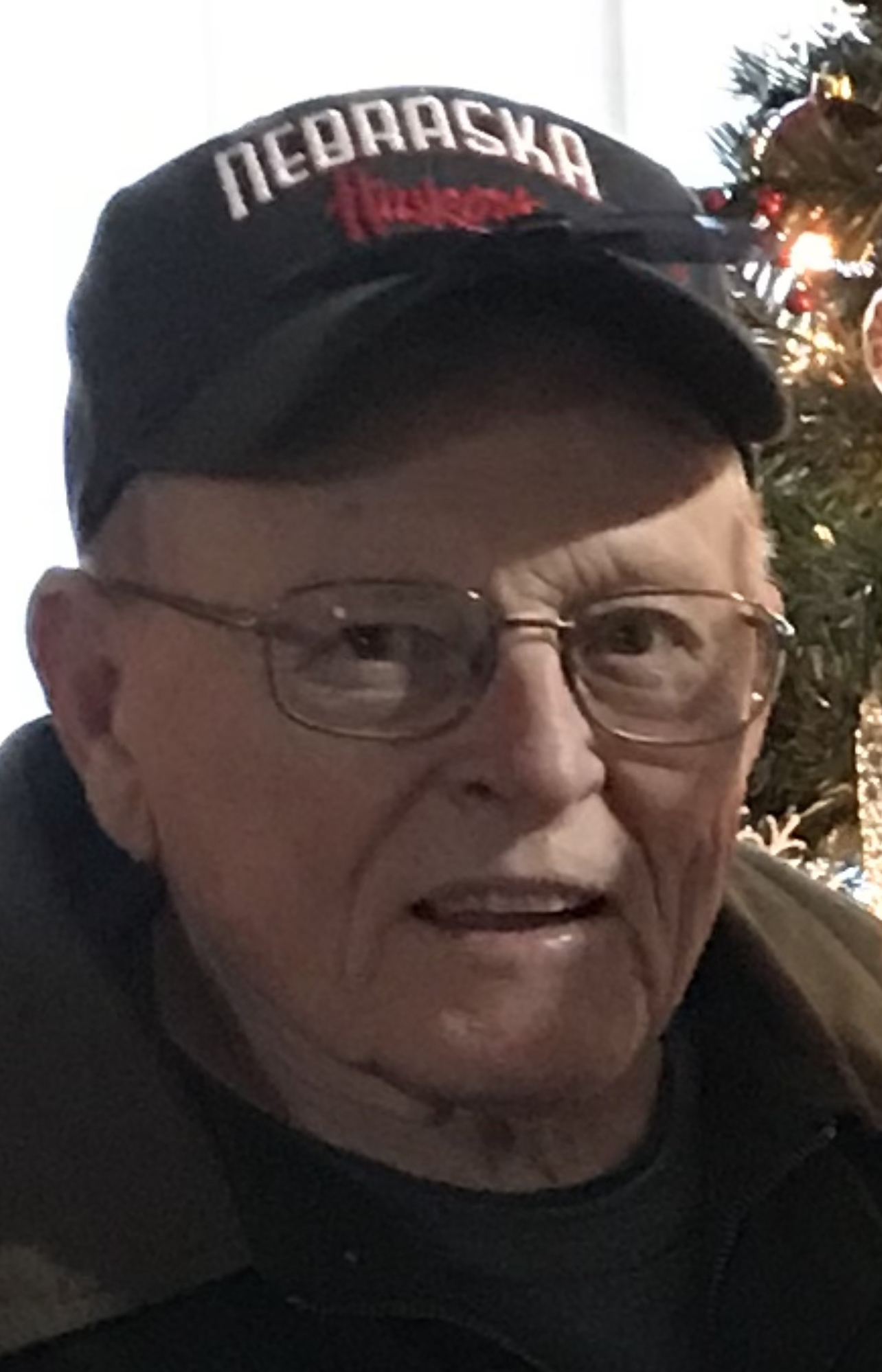 KRVN 880 – KRVN 93.1 – KAMI - Larry Earl Hanson, 83, of Holdrege, Nebraska