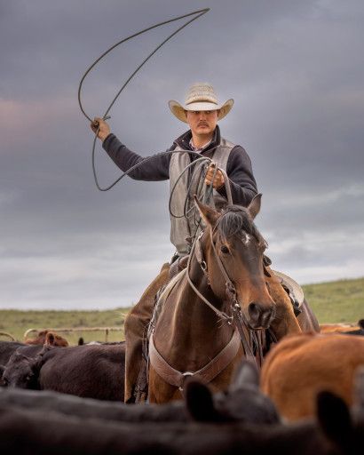 Cowboy and horse pass in lightning strike - KNEB-FM