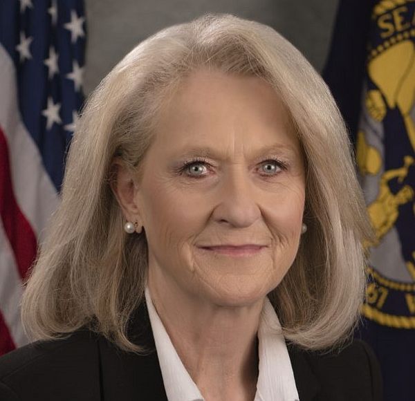 KRVN 880 – KRVN 93.1 – KAMI - UNK Alumna Honored with Distinguished ...