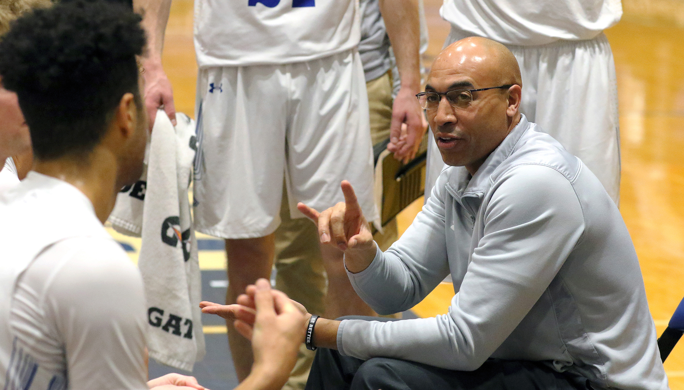 KRVN 880 – KRVN 93.1 – KAMI - Kevin Lofton resigns as UNK head men’s ...