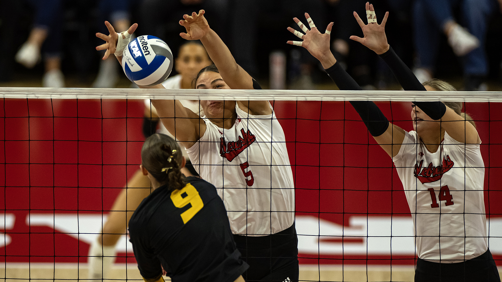 KRVN 880 – KRVN 93.1 – KAMI - Huskers Sweep Missouri, Set to Host NCAA ...