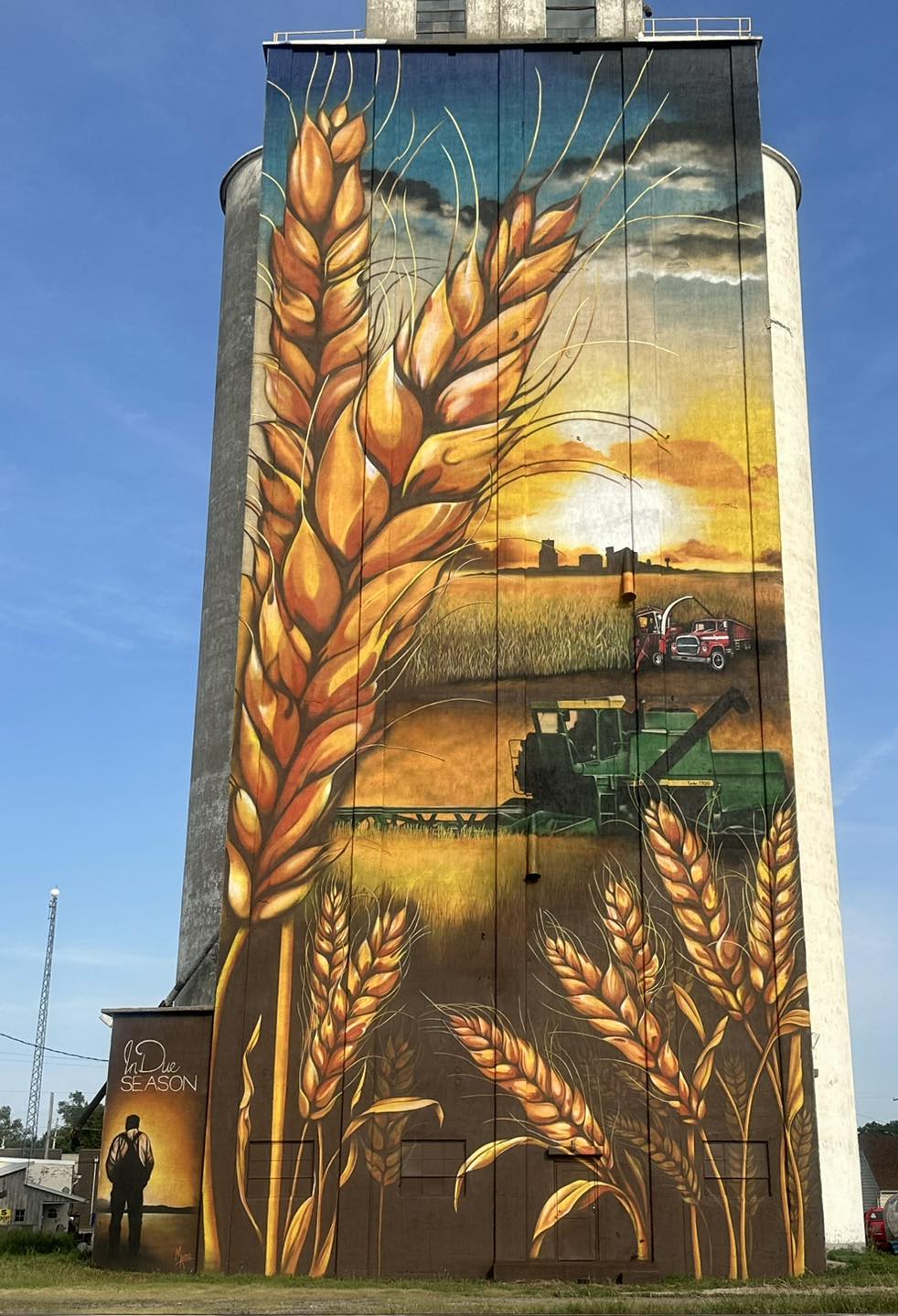 KRVN 880 – KRVN 93.1 – KAMI - Kansas Artists Completes 108-foot Mural ...