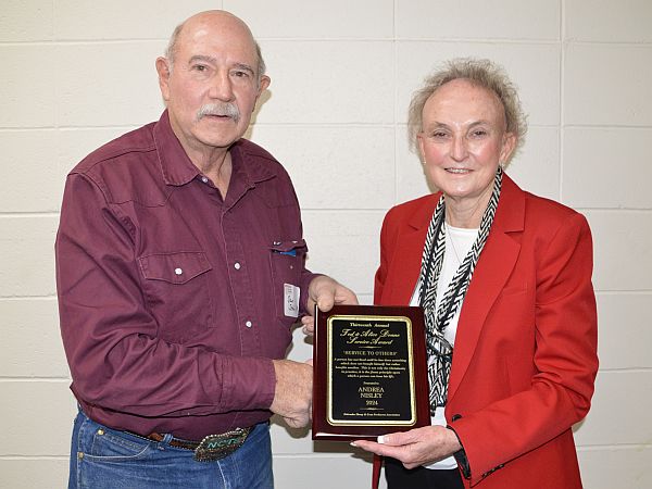 KRVN 880 – KRVN 93.1 – KAMI - Nisley receives Make It With Wool Service ...