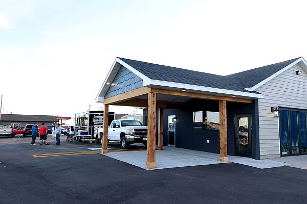 KRVN 880 – KRVN 93.1 – KAMI - Couple celebrates milestone in sharing ...