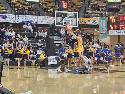 KRVN 880 – KRVN 93.1 – KAMI - UNK Men fall at Fort Hays state