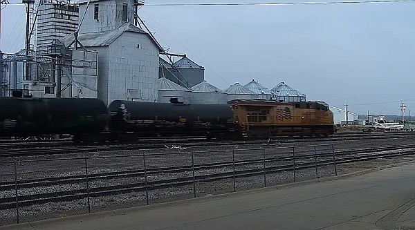 KRVN 880 – KRVN 93.1 – KAMI - U.P. trains passing through Cozad is now ...