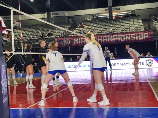 KRVN 880 – KRVN 93.1 – KAMI - UNK moves past Fort Hays State in MIAA ...