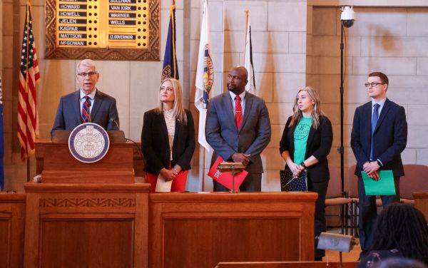 KRVN 880 – KRVN 93.1 – KAMI - Lt. Gov. Kelly Recognizes Top Public ...