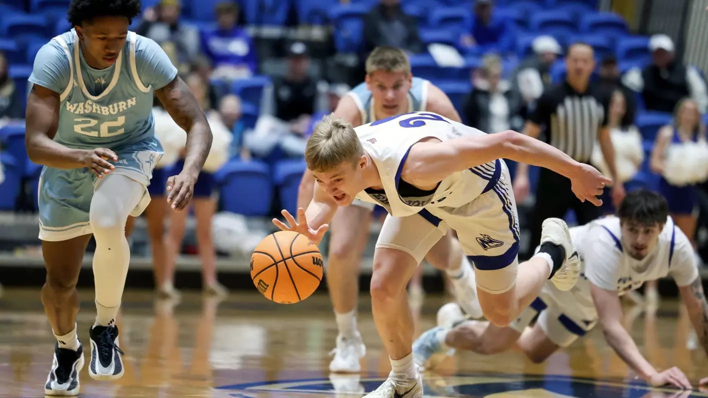 KRVN 880 – KRVN 93.1 – KAMI - Moore Has Career Night as #1 Washburn ...