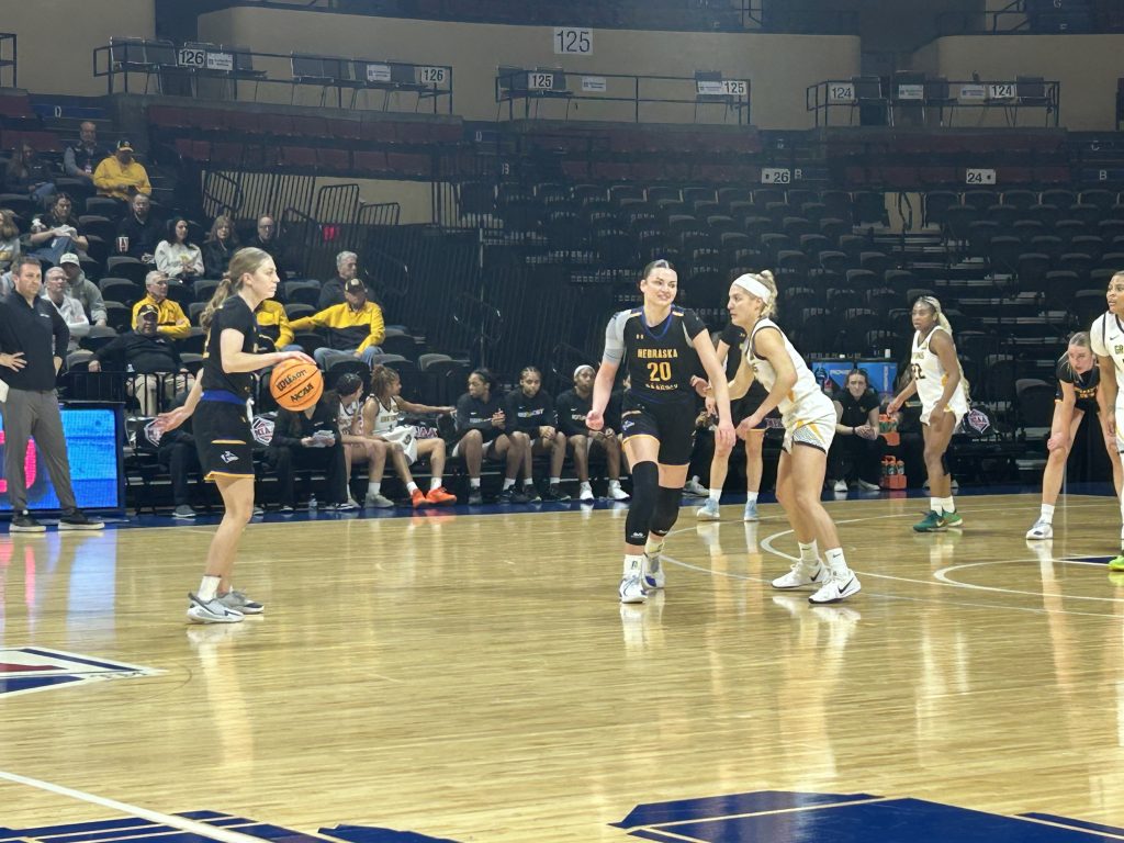KRVN 880 – KRVN 93.1 – KAMI - Loper Women Season Ends in MIAA Tournament