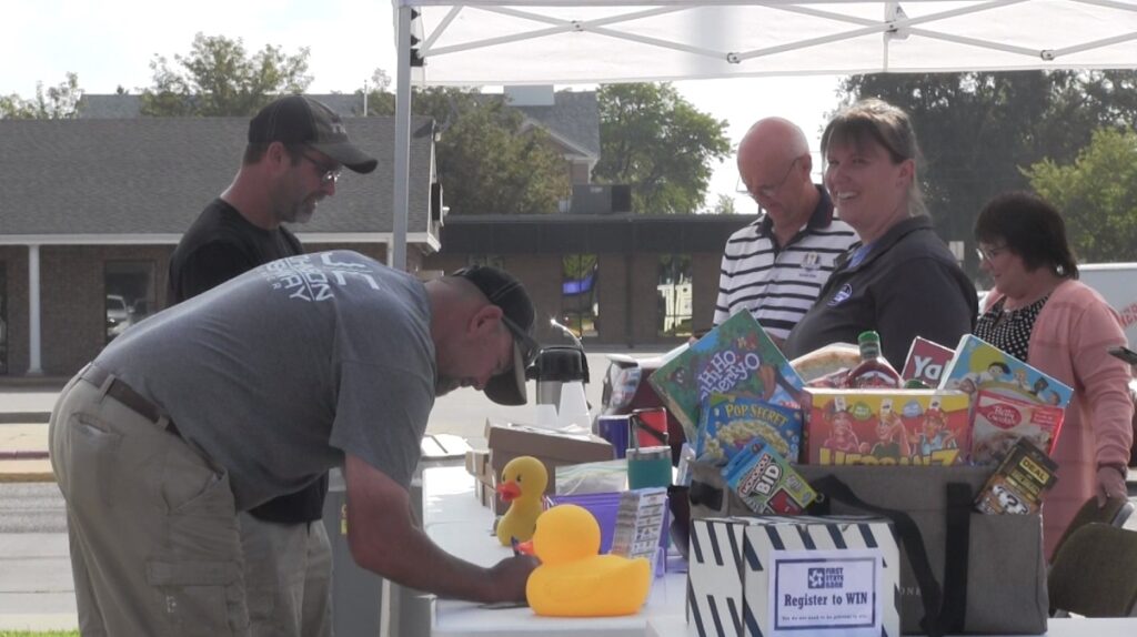 Riverstone Bank Makes Final Push for Duck Sales for United Way - KNEB.tv