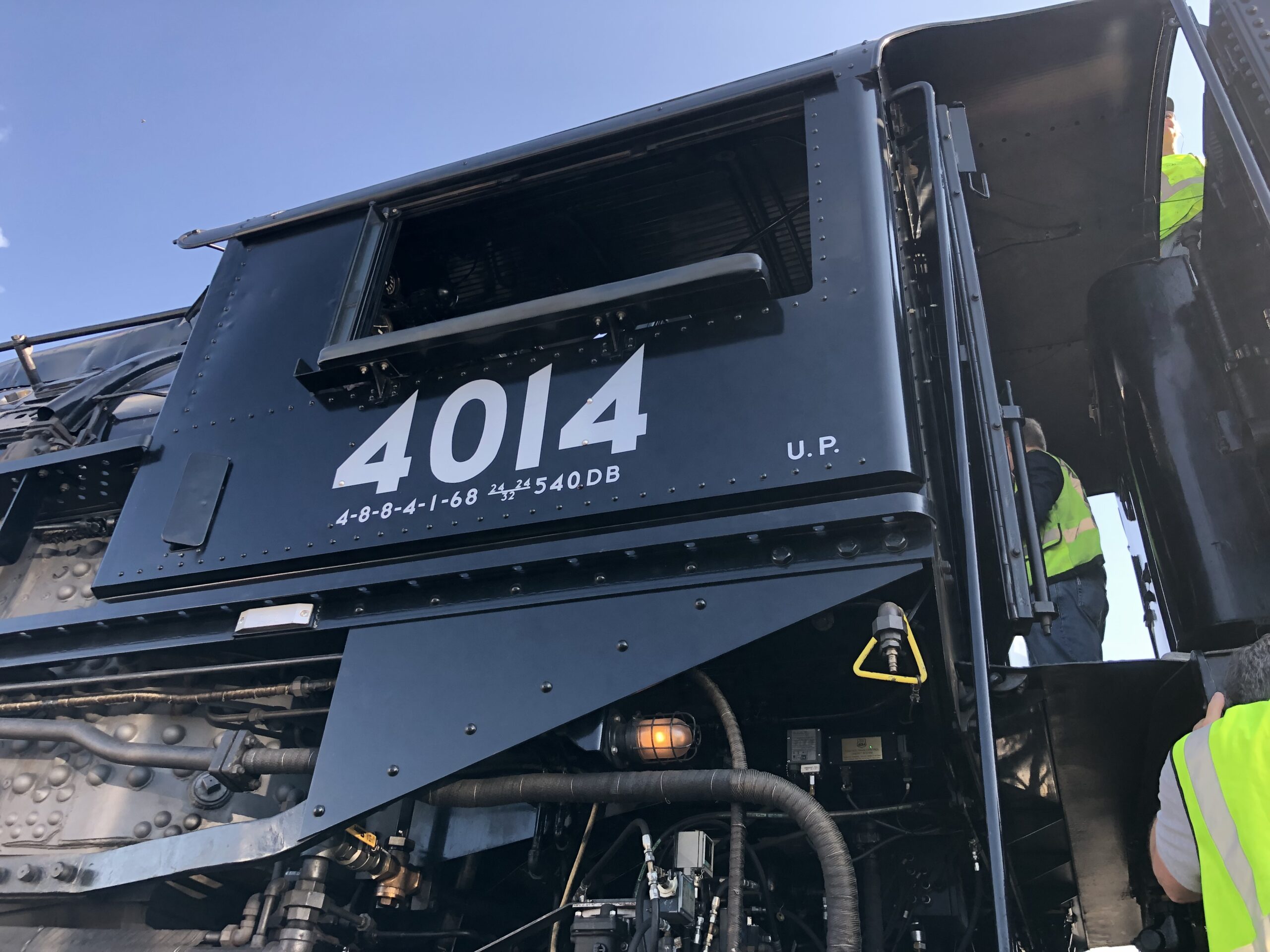 KNEB-AM 960 AM – 100.3 FM - Big Boy No. 4014 Rumbles in to Gering