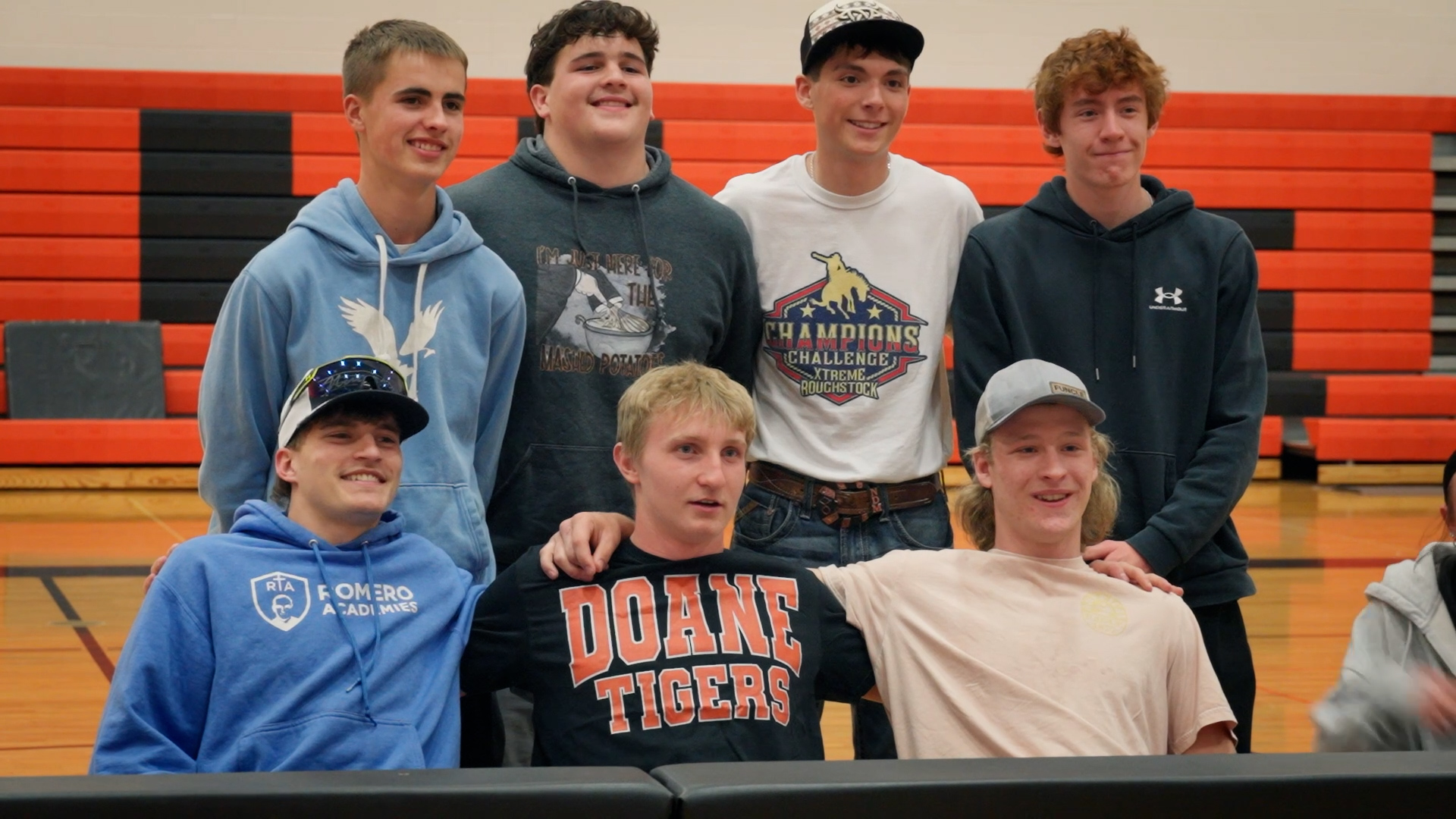 Bayard High School’s Logan Metz Signs to Continue Track and Field at Doane
