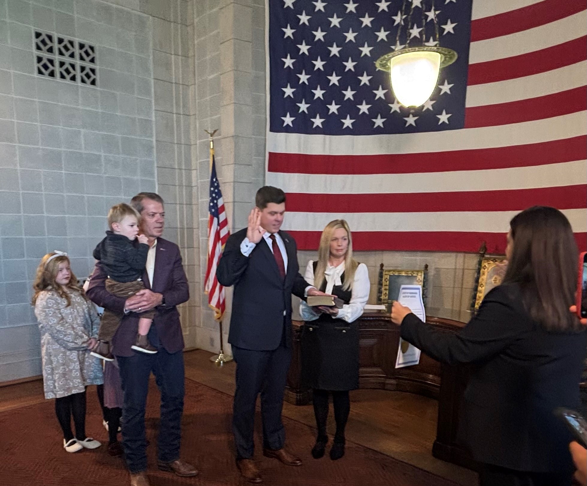 KNEB-AM 960 AM – 100.3 FM - Spellerberg Sworn in as State Treasurer