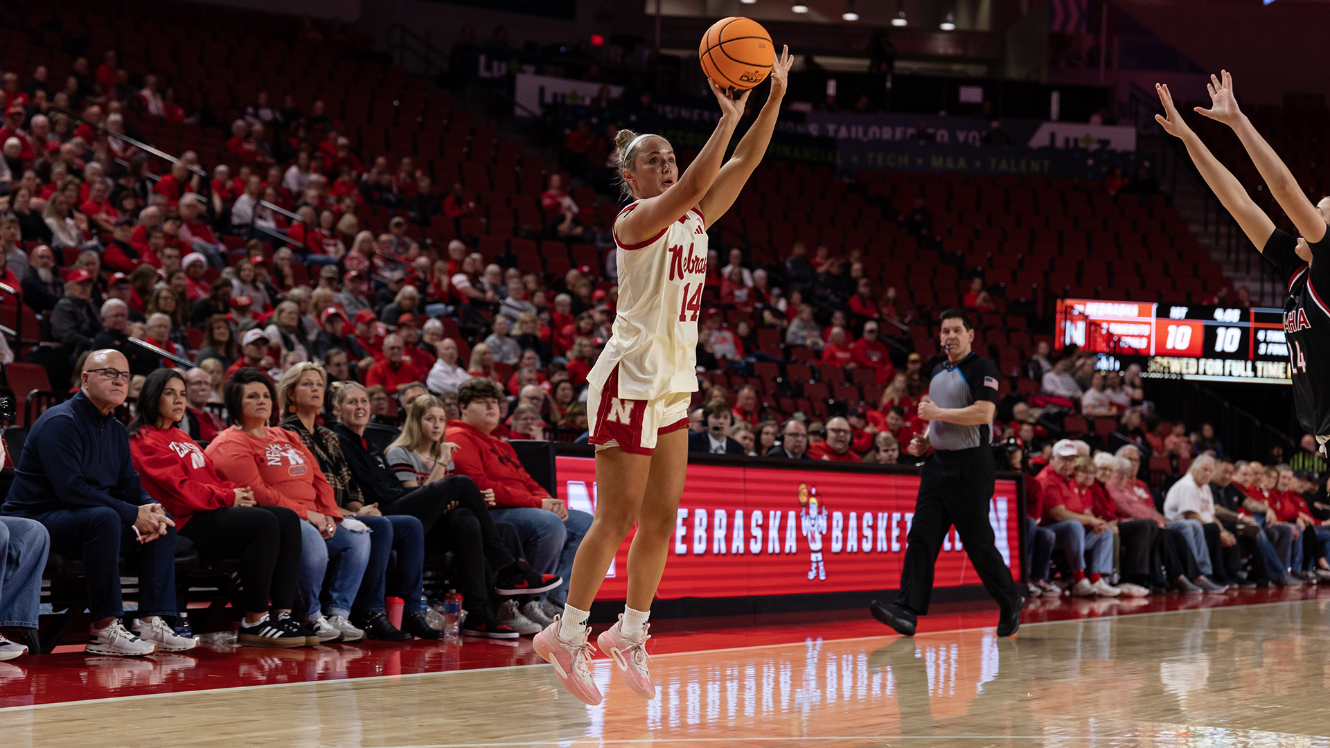 KTIC 840 AM/98.3 FM/98.7 FM - Husker Women spank UNO